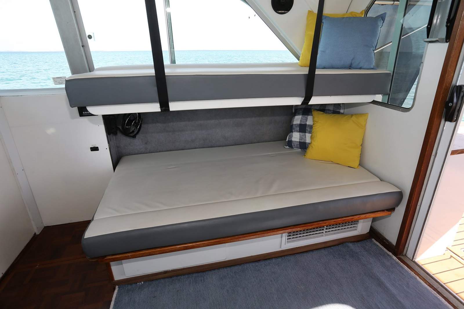 Caribbean 35 Flybridge Cruiser - Twin Caterpillar diesels, sleeps 6 For ...