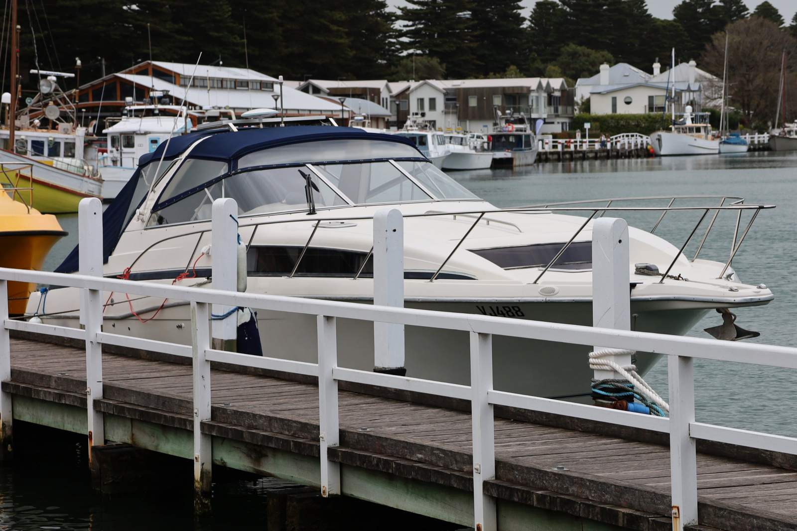 Used Bayliner 3485 Avanti 1996 Twin Diesel Shaft Drive Cummins for Sale ...
