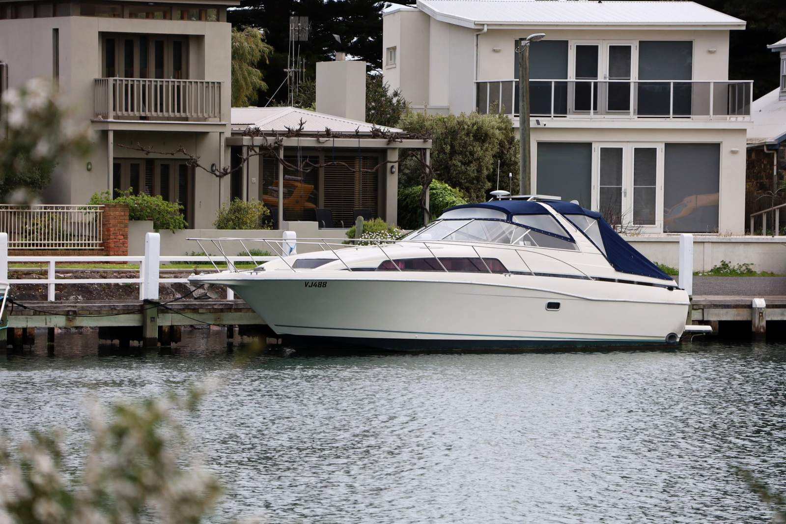 Used Bayliner 3485 Avanti 1996 Twin Diesel Shaft Drive Cummins for Sale ...