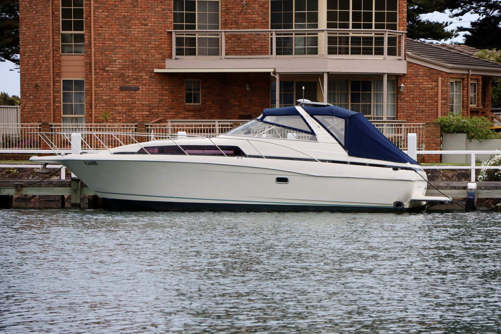 Used Bayliner 3485 Avanti 1996 Twin Diesel Shaft Drive Cummins for Sale ...