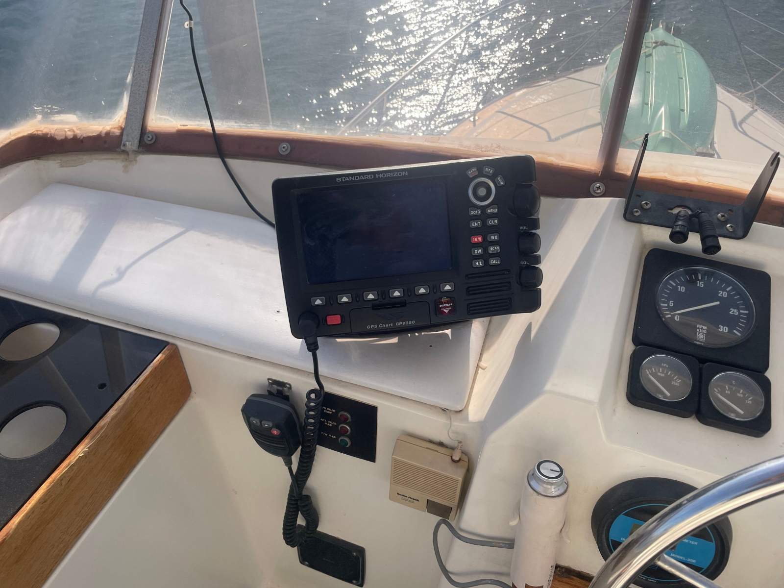 Used Mustang Vickers 38 Flybridge for Sale | Boats For Sale | Yachthub