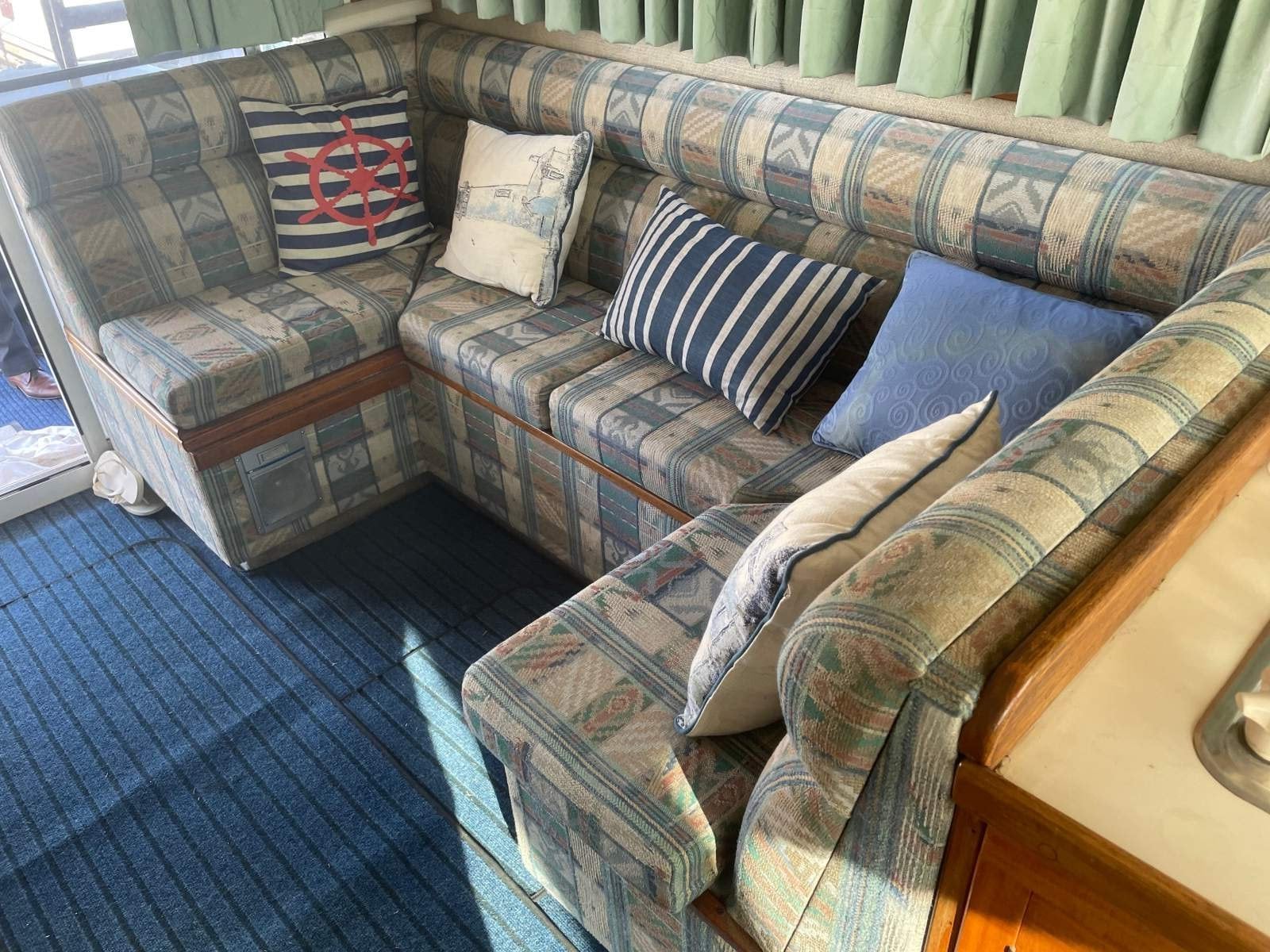 Used Mustang Vickers 38 Flybridge for Sale | Boats For Sale | Yachthub