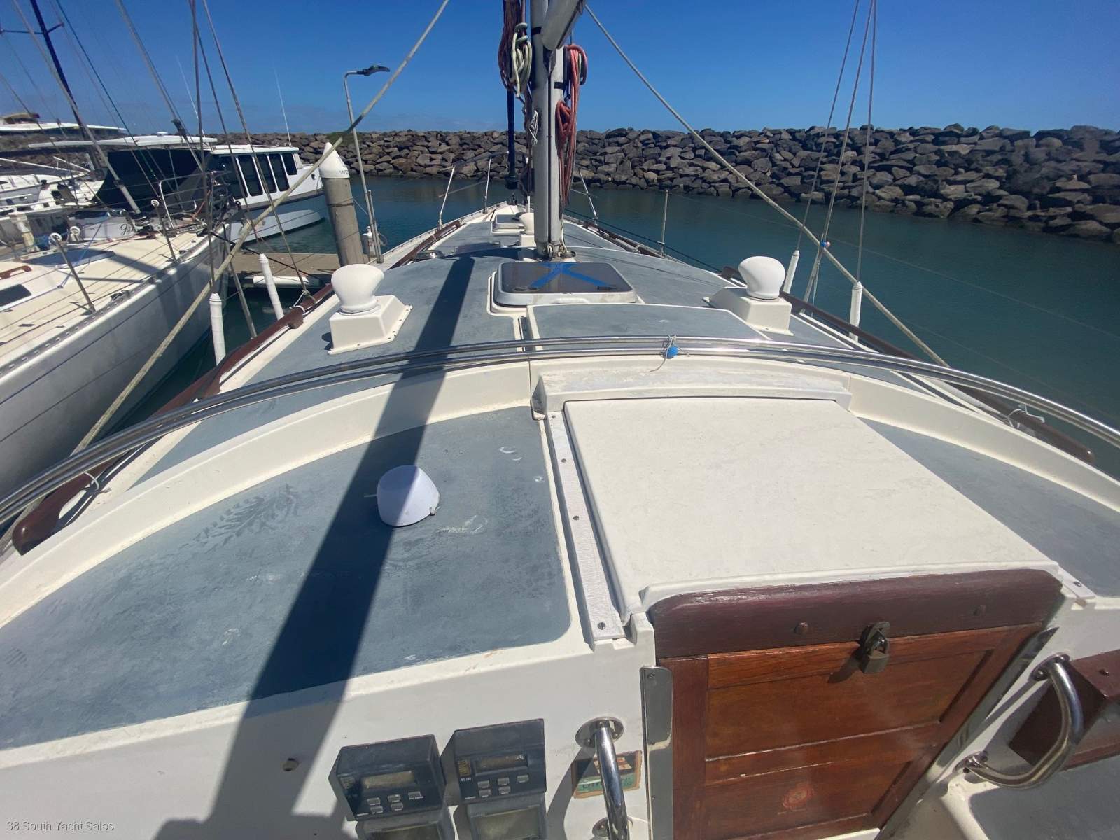 Used Moody 40 Center Cockpit Cruising Yacht for Sale | Yachts For Sale ...