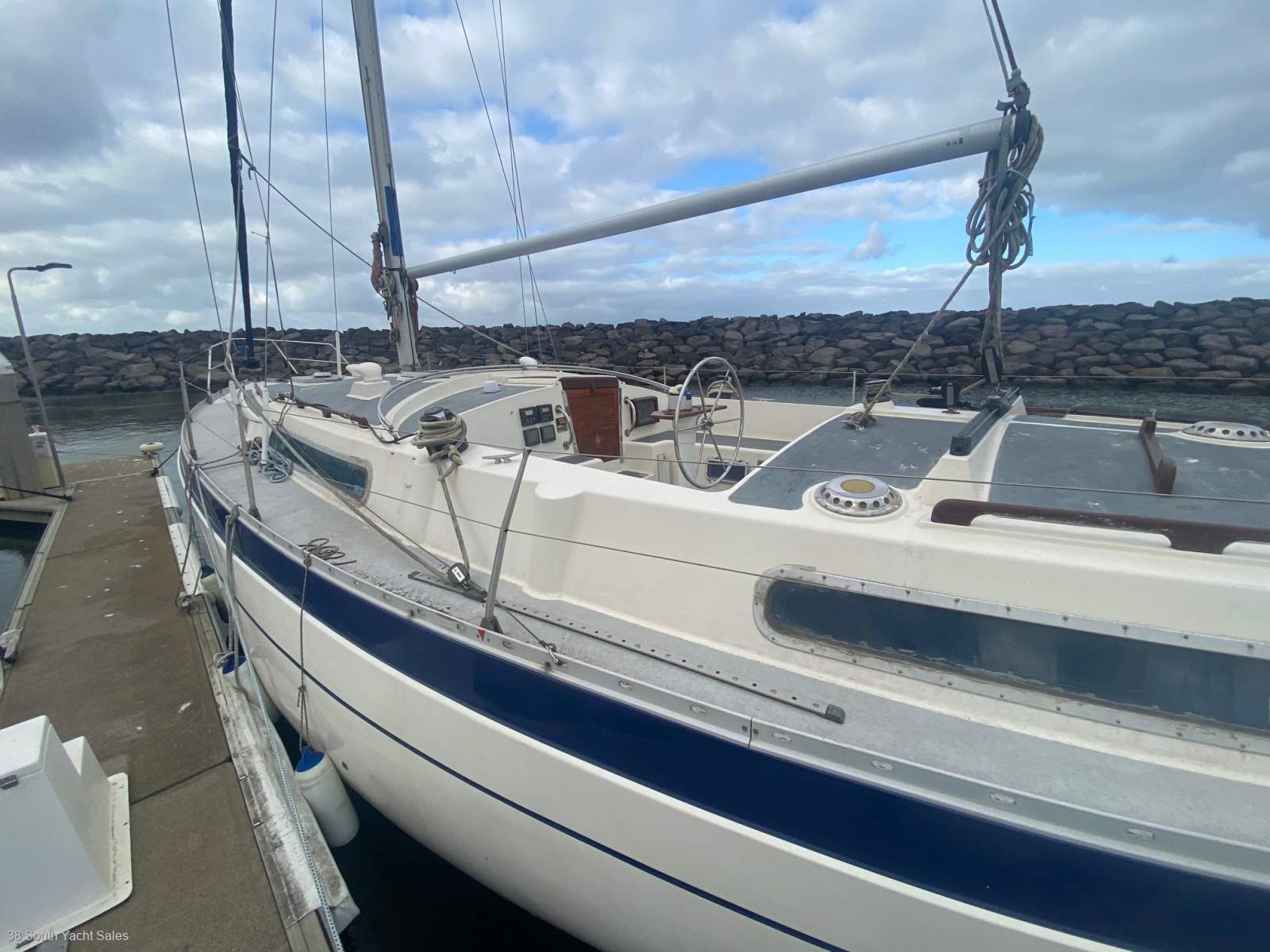 Used Moody 40 Center Cockpit Cruising Yacht for Sale | Yachts For Sale ...