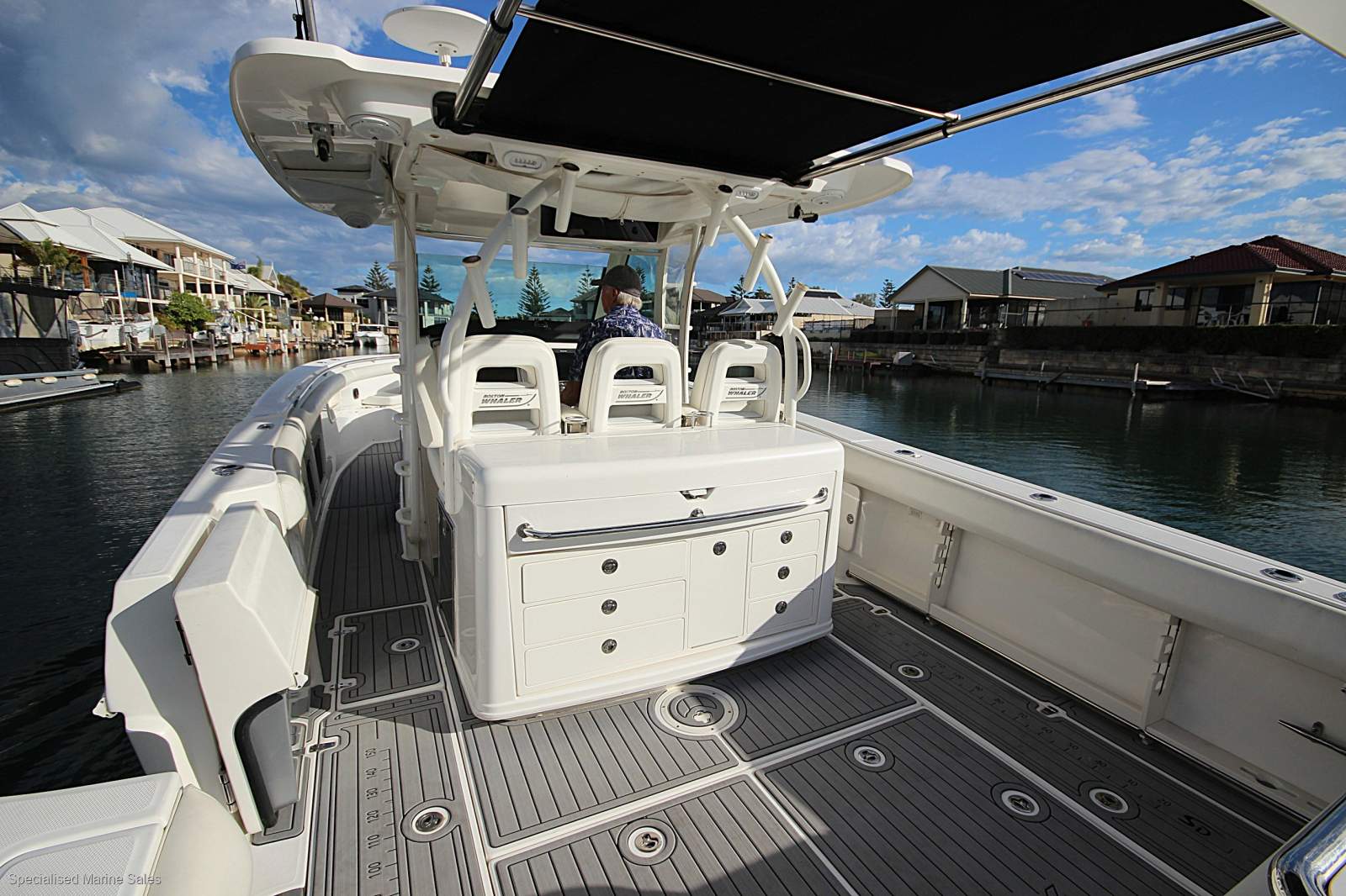 Boston Whaler 370 Outrage *** A SERIOUS OFFSHORE MACHINE *** $569,000 ...