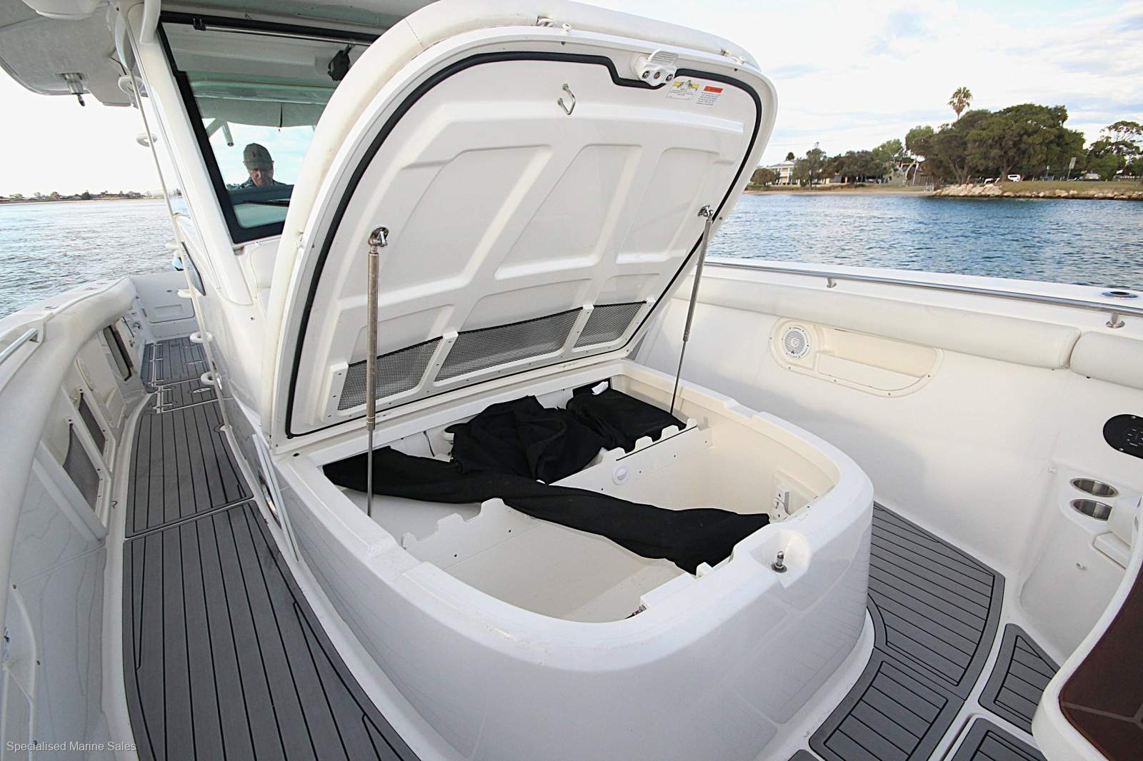 Boston Whaler 370 Outrage *** A SERIOUS OFFSHORE MACHINE *** $569,000 ...