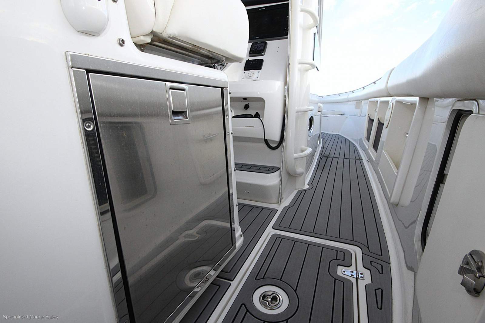 Boston Whaler 370 Outrage *** A SERIOUS OFFSHORE MACHINE *** $569,000 ...