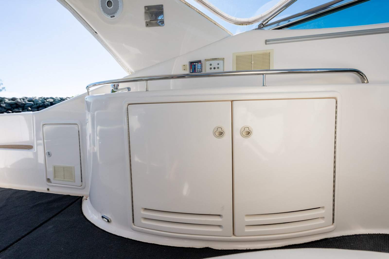 Riviera M430 Sports Cruiser - Recent Diesel Repower! - R Marine Crawley