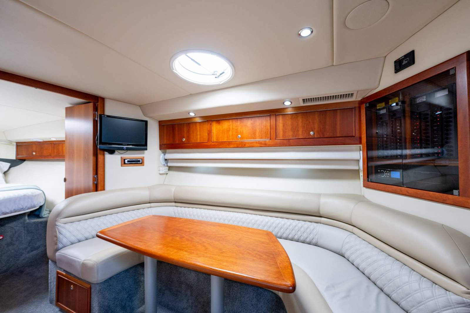 Riviera M430 Sports Cruiser - Recent Diesel Repower! - R Marine Crawley