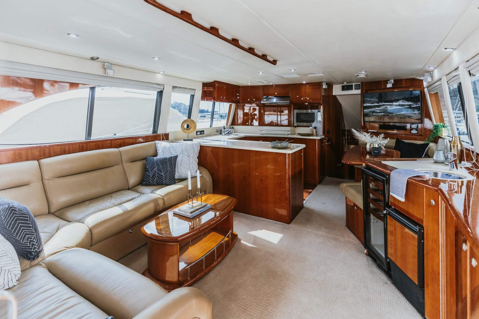 Used Riviera 58 Enclosed Flybridge Convertible With Tuna Tower for Sale ...