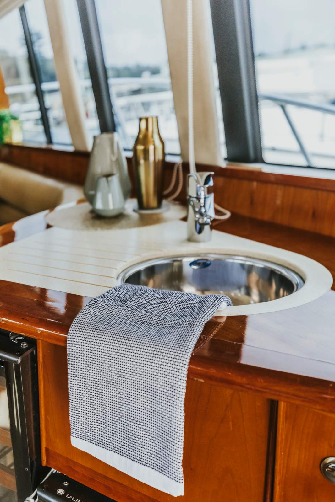 Used Riviera 58 Enclosed Flybridge Convertible With Tuna Tower for Sale ...