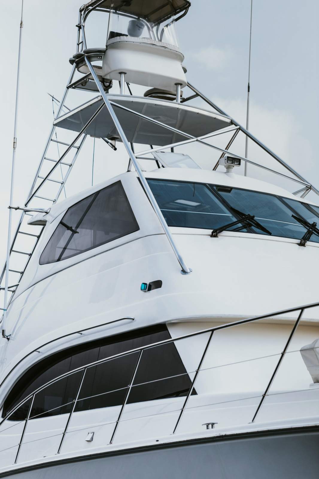 Used Riviera 58 Enclosed Flybridge Convertible With Tuna Tower for Sale ...