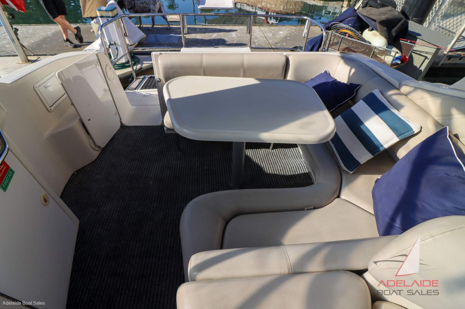 Regal Commodore 292 + bow thruster For Sale | Adelaide Boat Sales