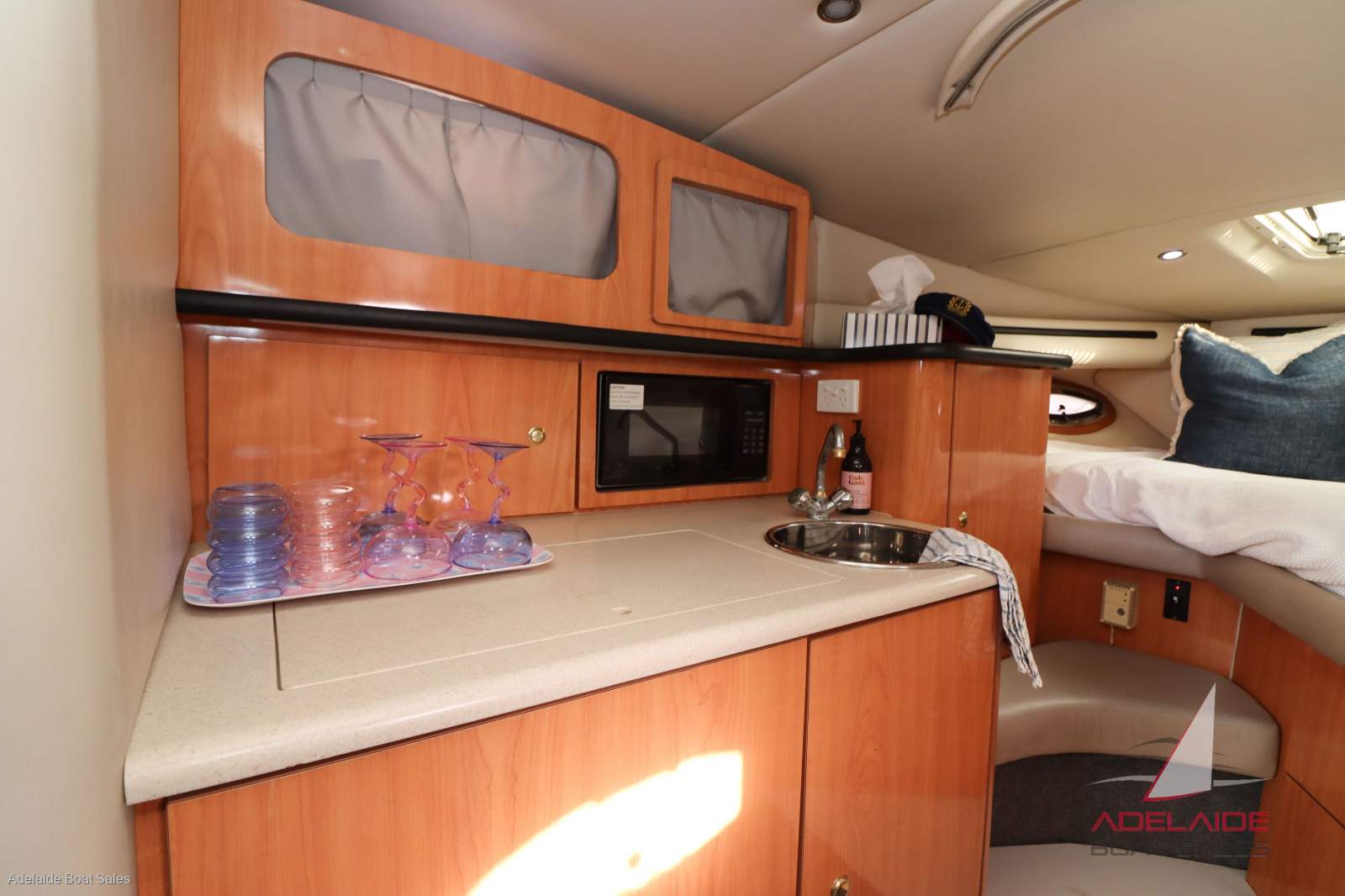 Regal Commodore 292 + bow thruster For Sale | Adelaide Boat Sales