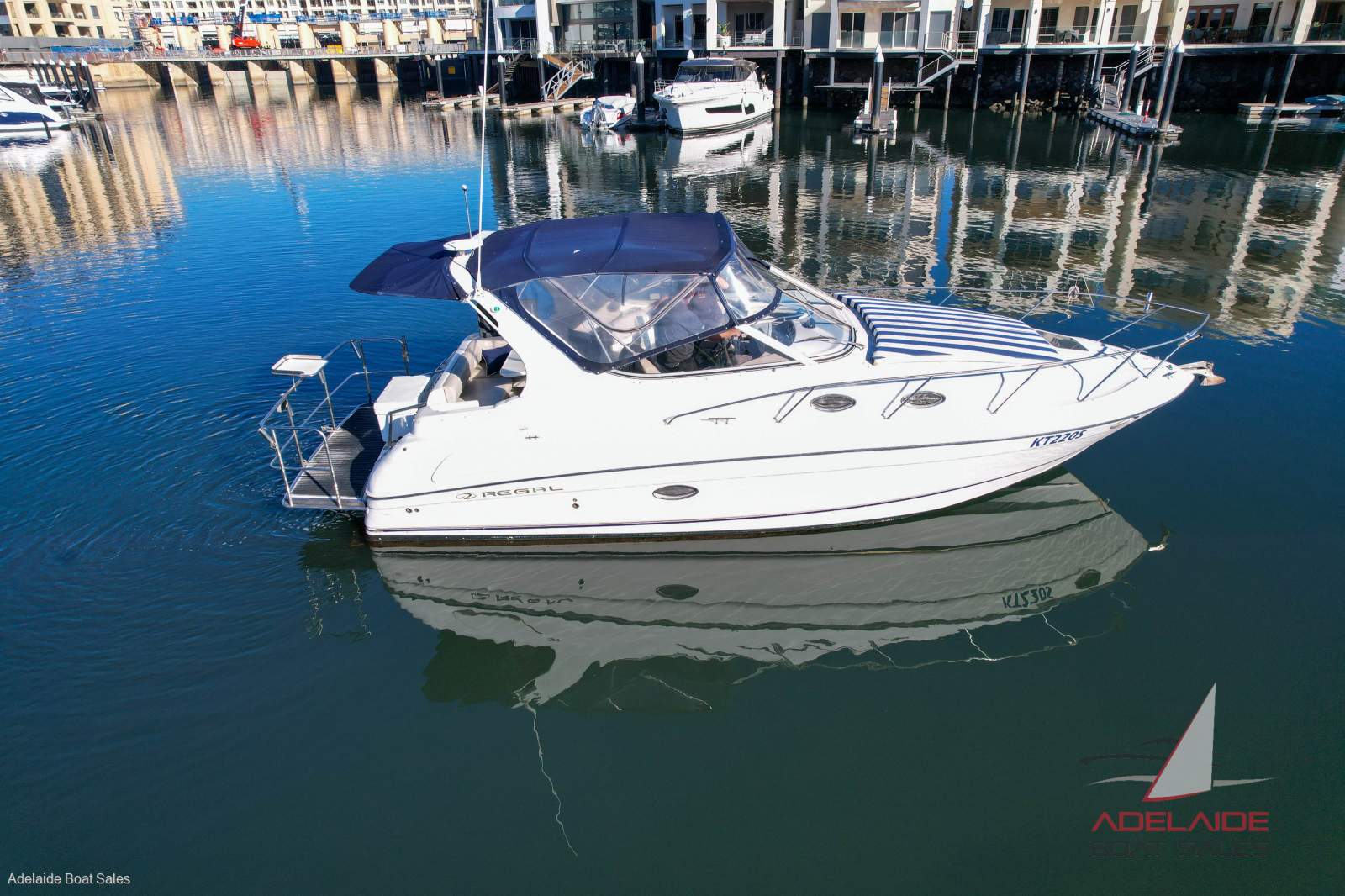 Regal Commodore 292 + bow thruster For Sale | Adelaide Boat Sales