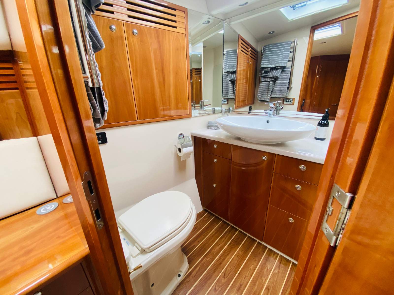 Used Riviera 60 Flybridge for Sale | Boats For Sale | Yachthub