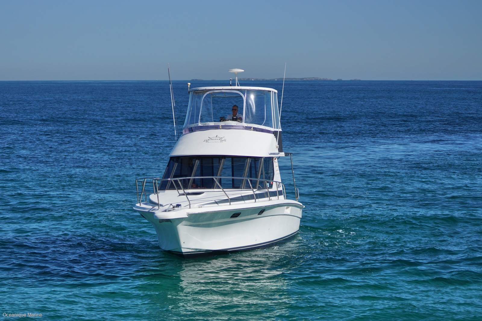 Commodore 33 Flybridge Twin Cabin Cruiser For Sale | Oceanique Marine