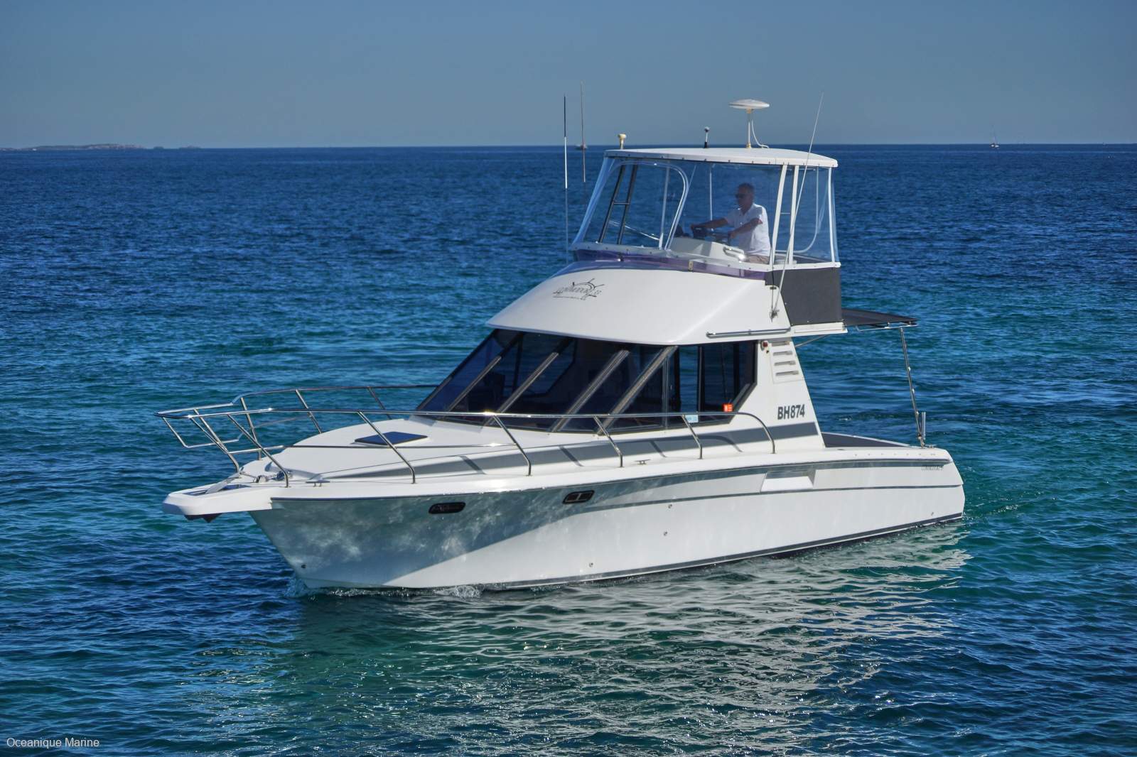 Used Commodore 33 Flybridge Twin Cabin Cruiser for Sale | Boats For ...
