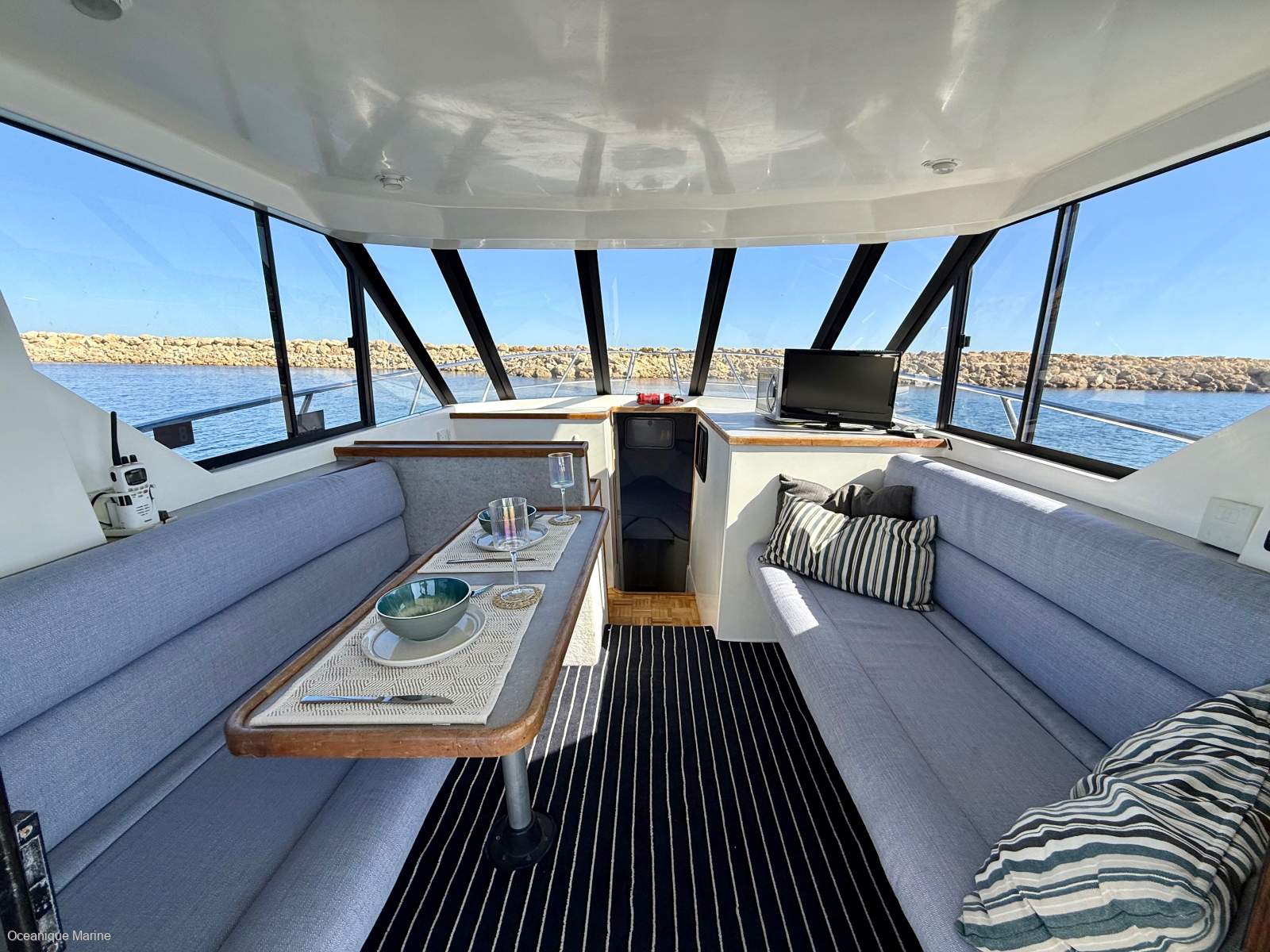 Commodore 33 Flybridge Twin Cabin Cruiser For Sale | Oceanique Marine