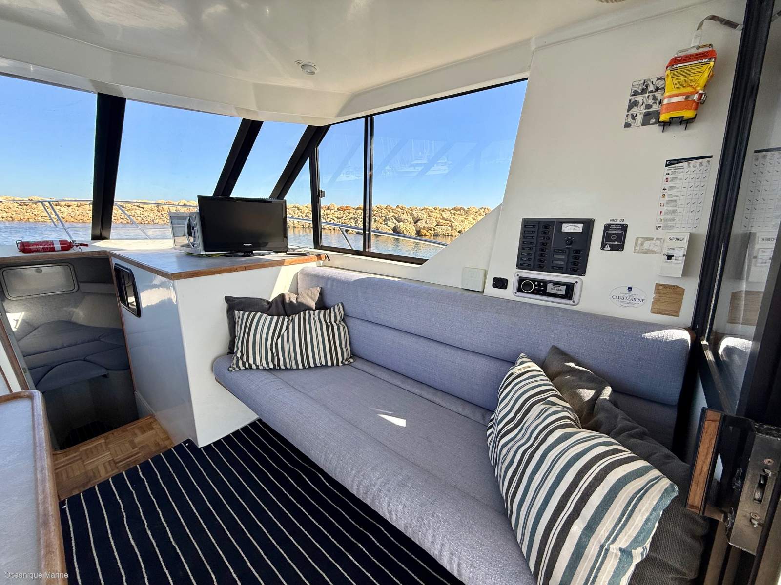 Used Commodore 33 Flybridge Twin Cabin Cruiser for Sale | Boats For ...