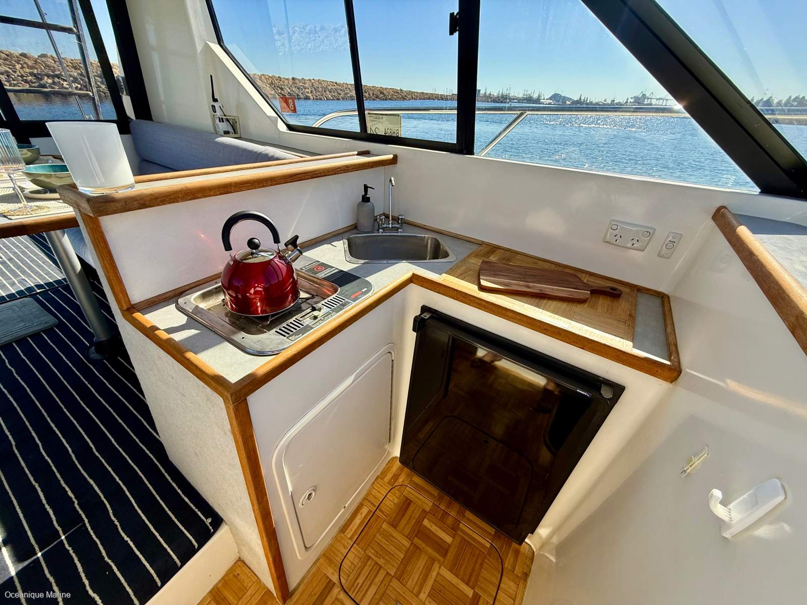Commodore 33 Flybridge Twin Cabin Cruiser For Sale | Oceanique Marine