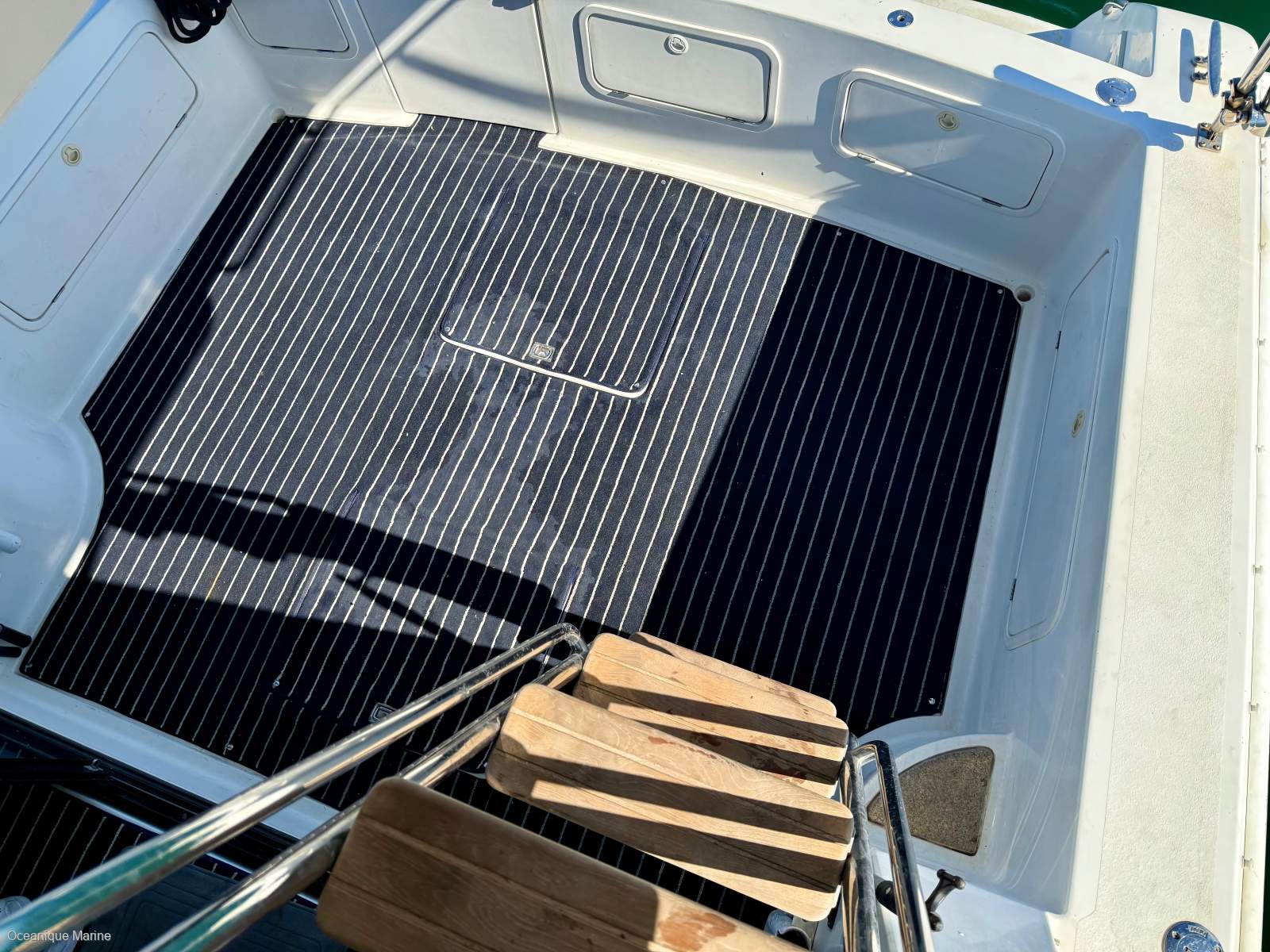 Used Commodore 33 Flybridge Twin Cabin Cruiser for Sale | Boats For ...