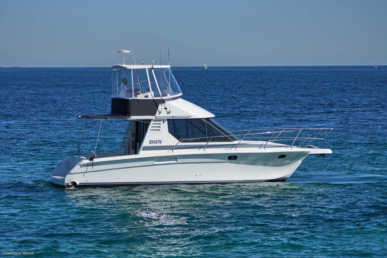 Used Commodore 33 Flybridge Twin Cabin Cruiser for Sale | Boats For ...