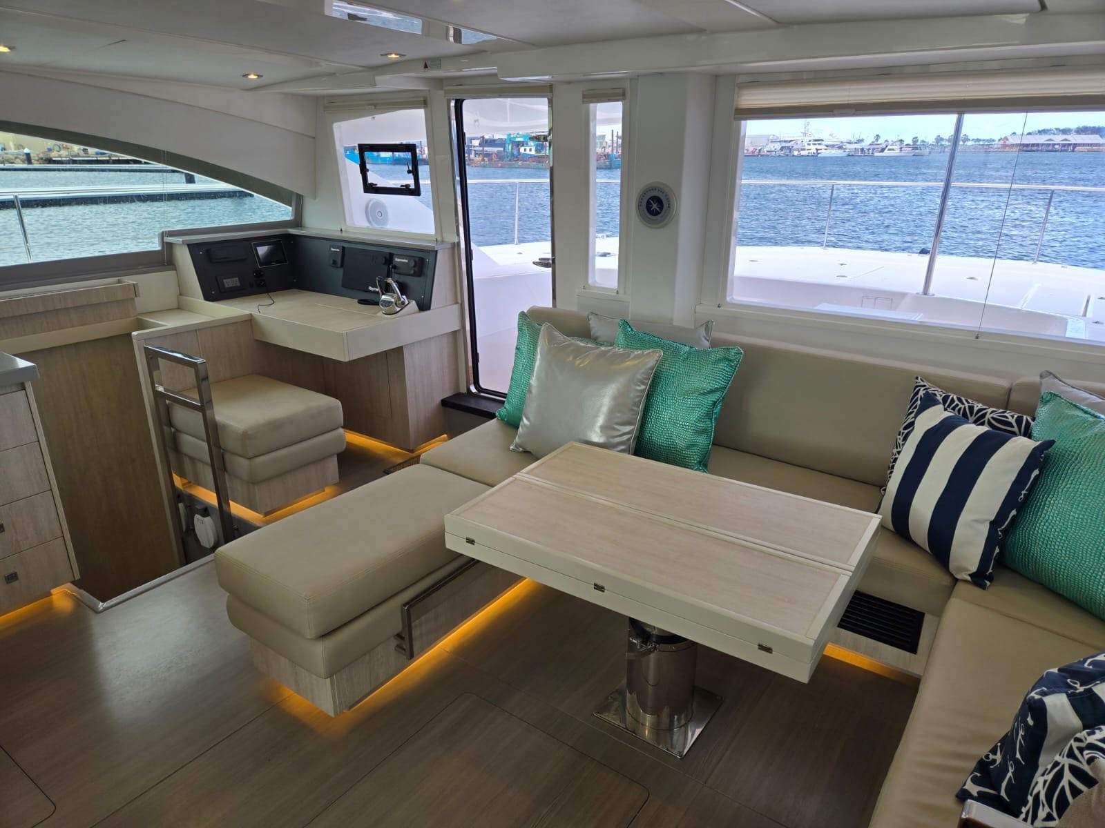 Used Leopard Catamarans 51 Powercat Flybridge Owners Version for Sale ...