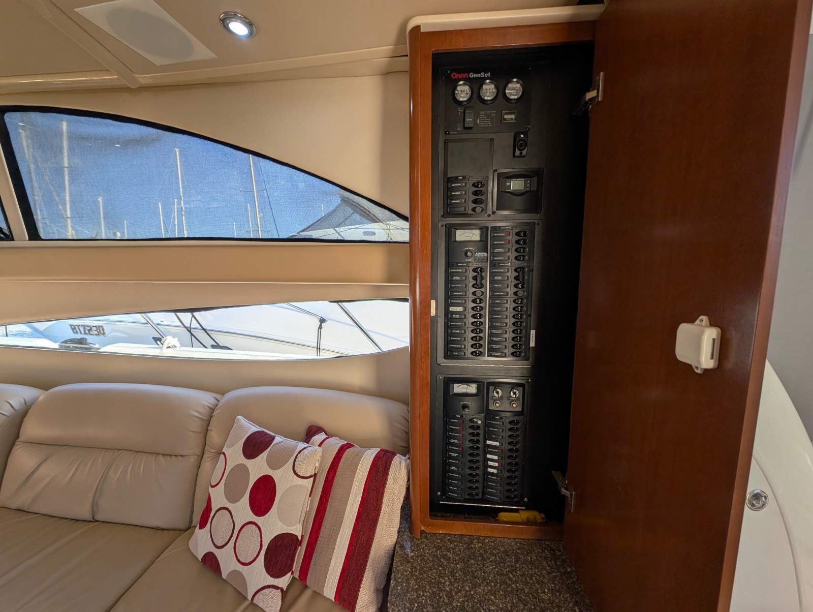 Used Meridian 341 for Sale | Boats For Sale | Yachthub