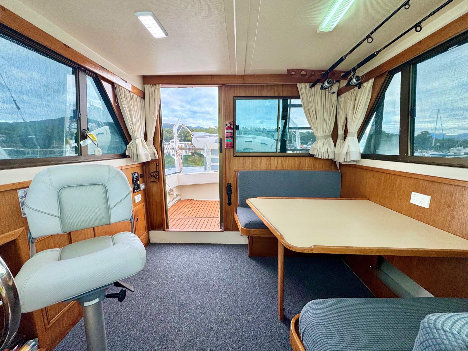Used Mariner 28 Flybridge Upgraded Low Hours Engine, Exceptional ...