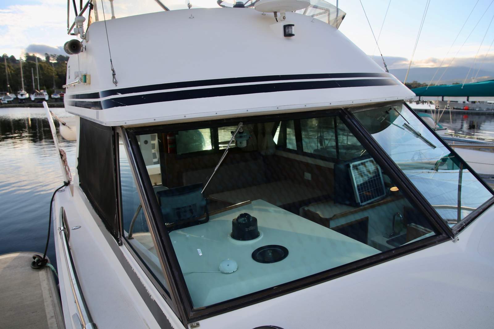 Used Mariner 28 Flybridge Upgraded Low Hours Engine, Exceptional ...