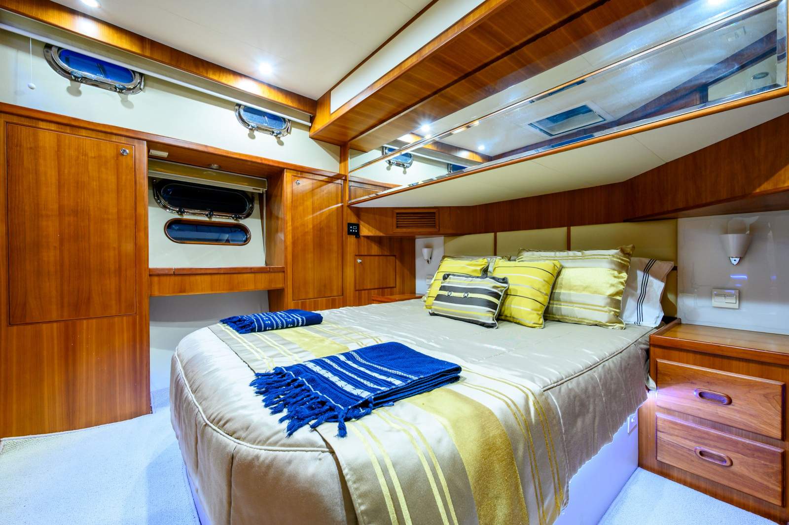 Used Alaska 46 Flybridge 2012 'lions Bay' for Sale | Boats For Sale ...