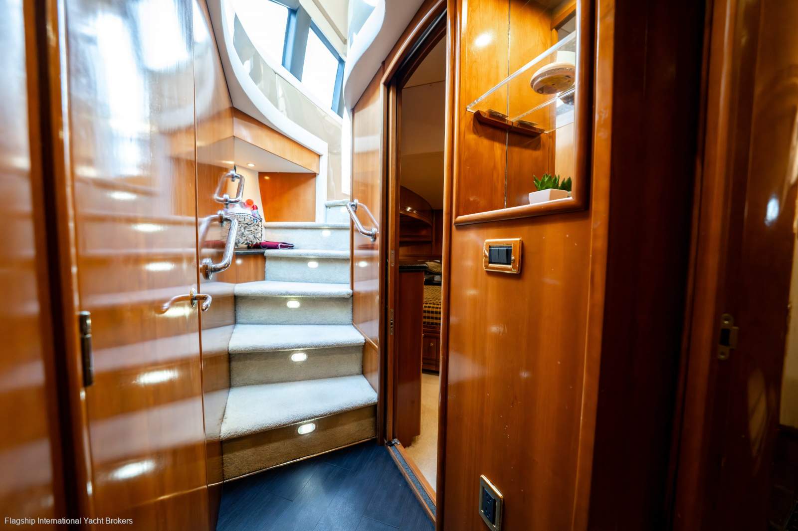 Used Carver 570 Pilothouse Cruiser for Sale | Boats For Sale | Yachthub