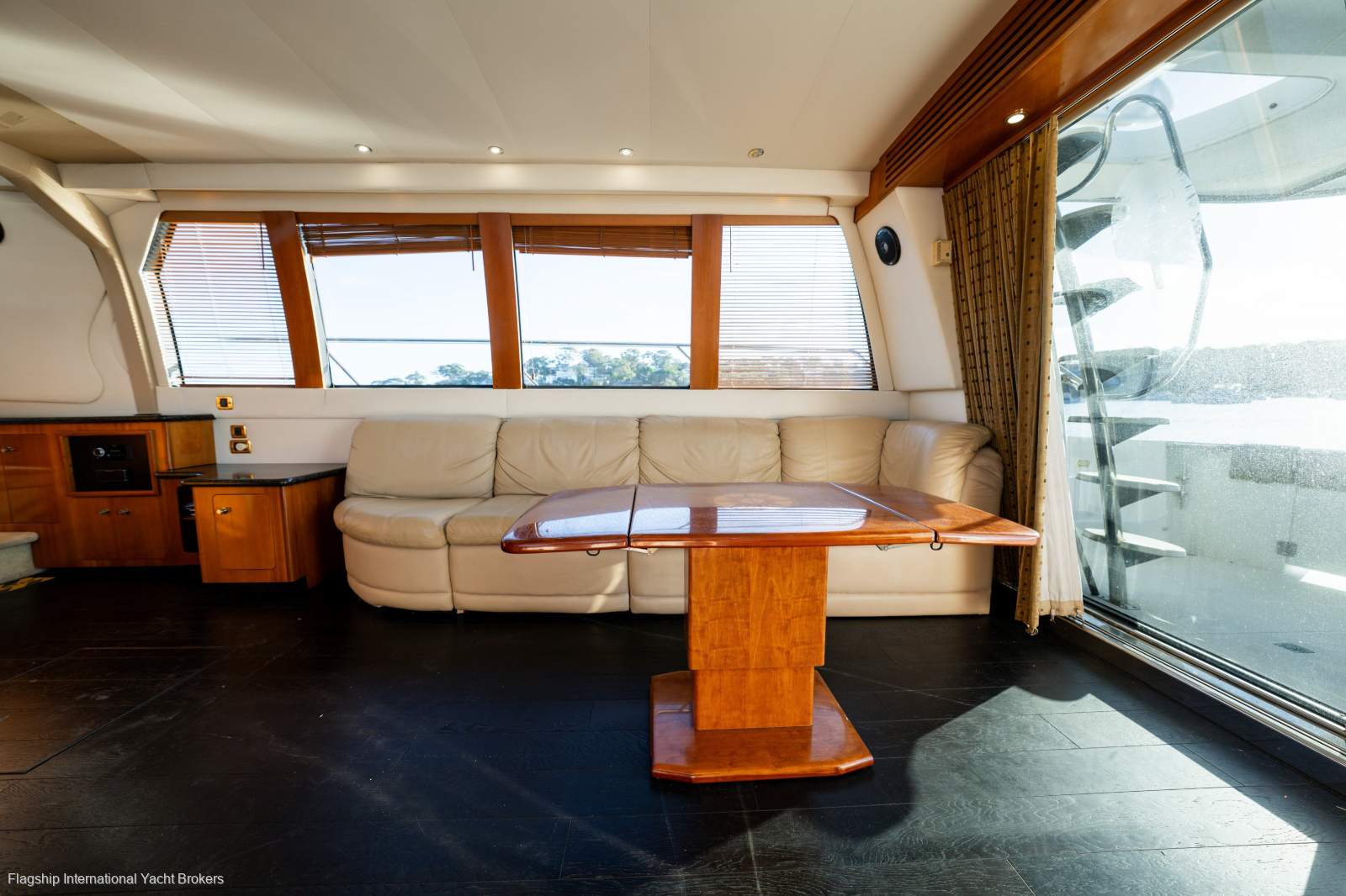 Used Carver 570 Pilothouse Cruiser for Sale | Boats For Sale | Yachthub