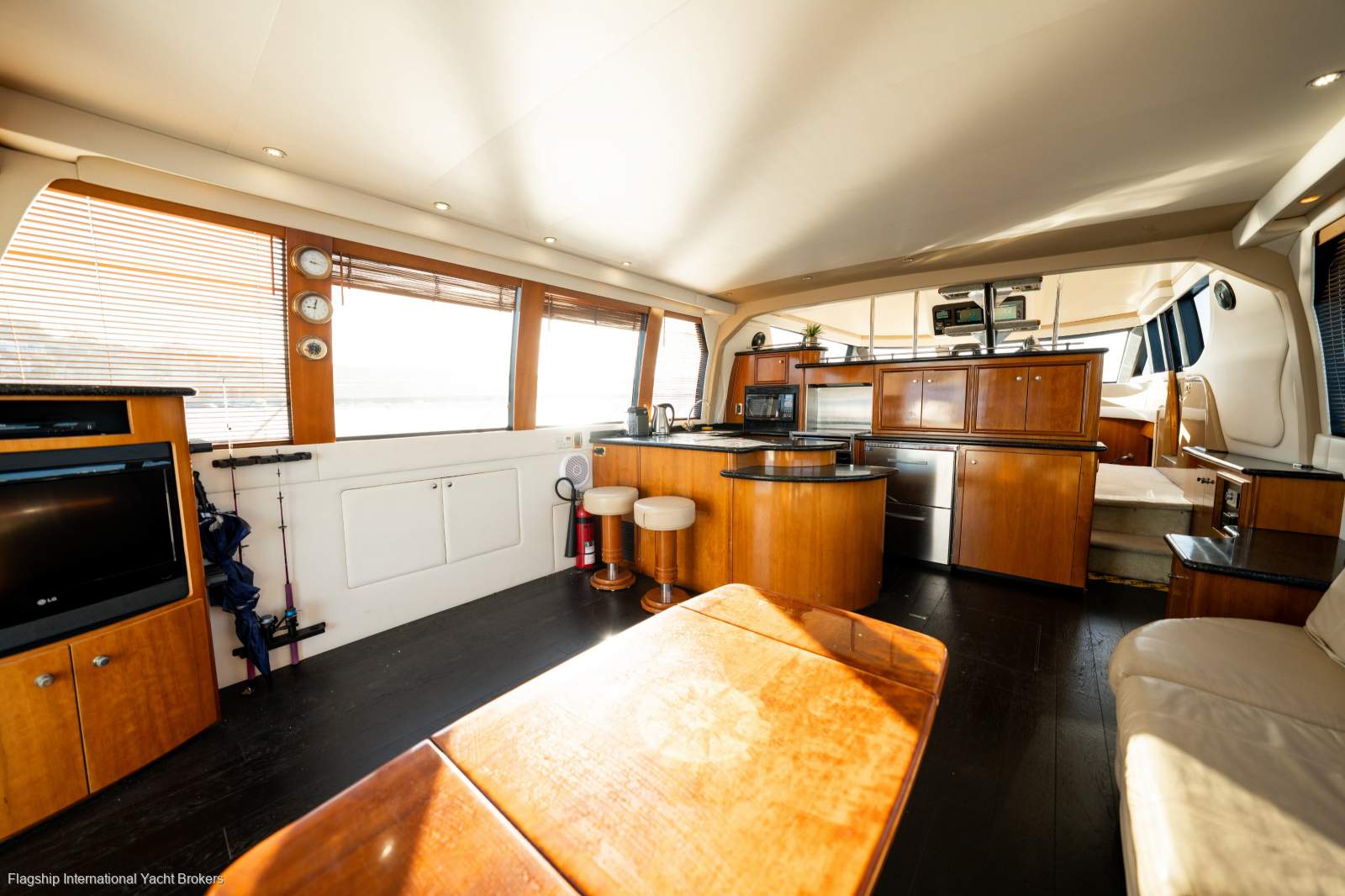 Used Carver 570 Pilothouse Cruiser for Sale | Boats For Sale | Yachthub
