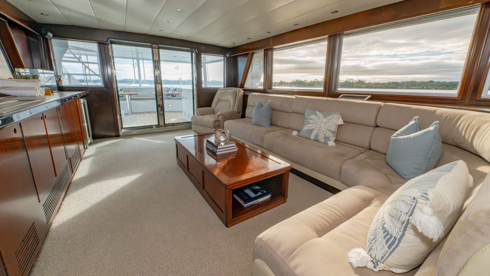 Used Lloyd 115 Motor Yacht for Sale | Boats For Sale | Yachthub