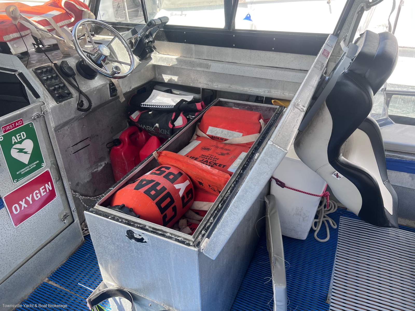 Used Snyper Custom Dive Boat On Tri Axle Swiftco Trailer for Sale ...