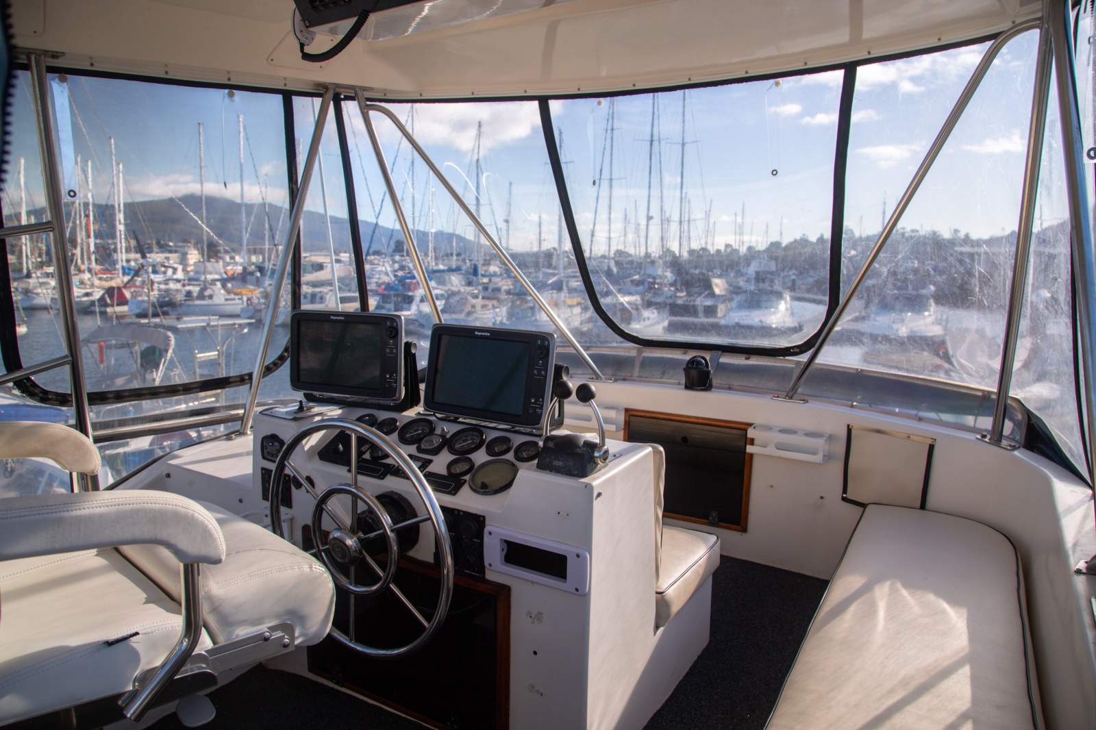 Riviera 32 Flybridge HARD-TOP FLYBRIDGE, MOTIVATED SELLER!!! For Sale ...