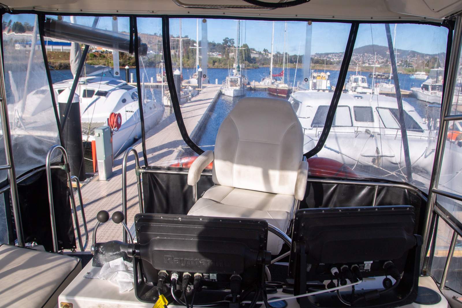 Riviera 32 Flybridge HARD-TOP FLYBRIDGE, MOTIVATED SELLER!!! For Sale ...