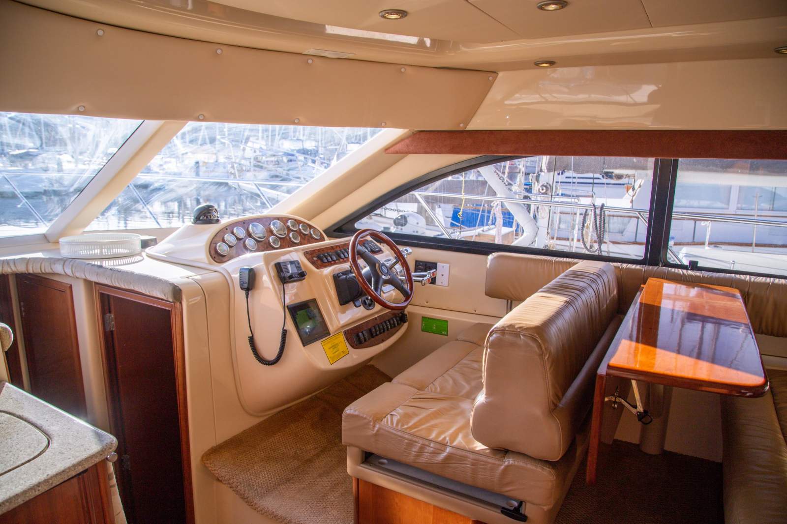 Meridian 411 Flybridge ENORMOUS UPGRADES! LOWER HELM! UPRATED ENGINES ...