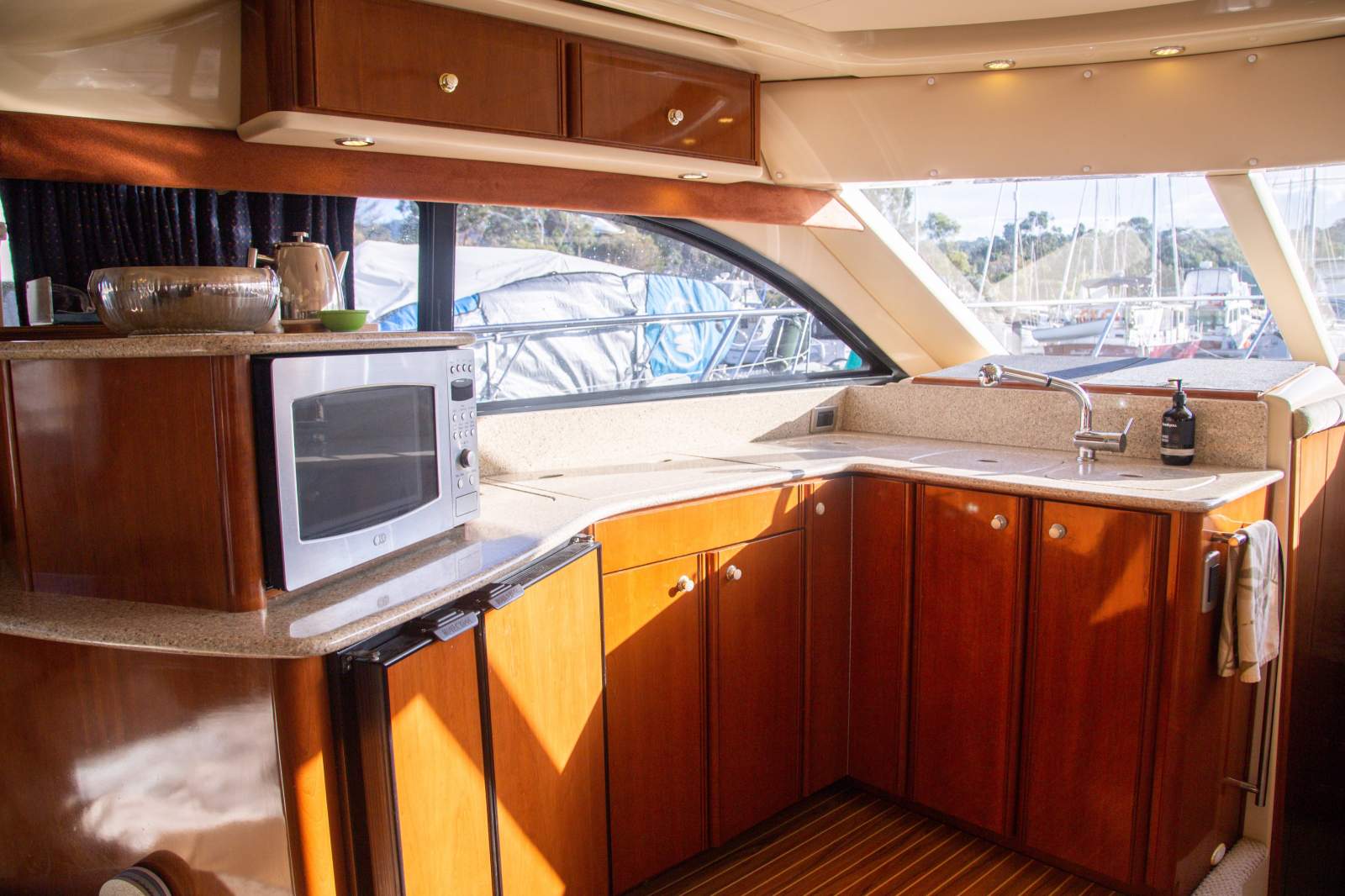Used Meridian 411 Flybridge Enormous Upgrades! Lower Helm! Uprated ...
