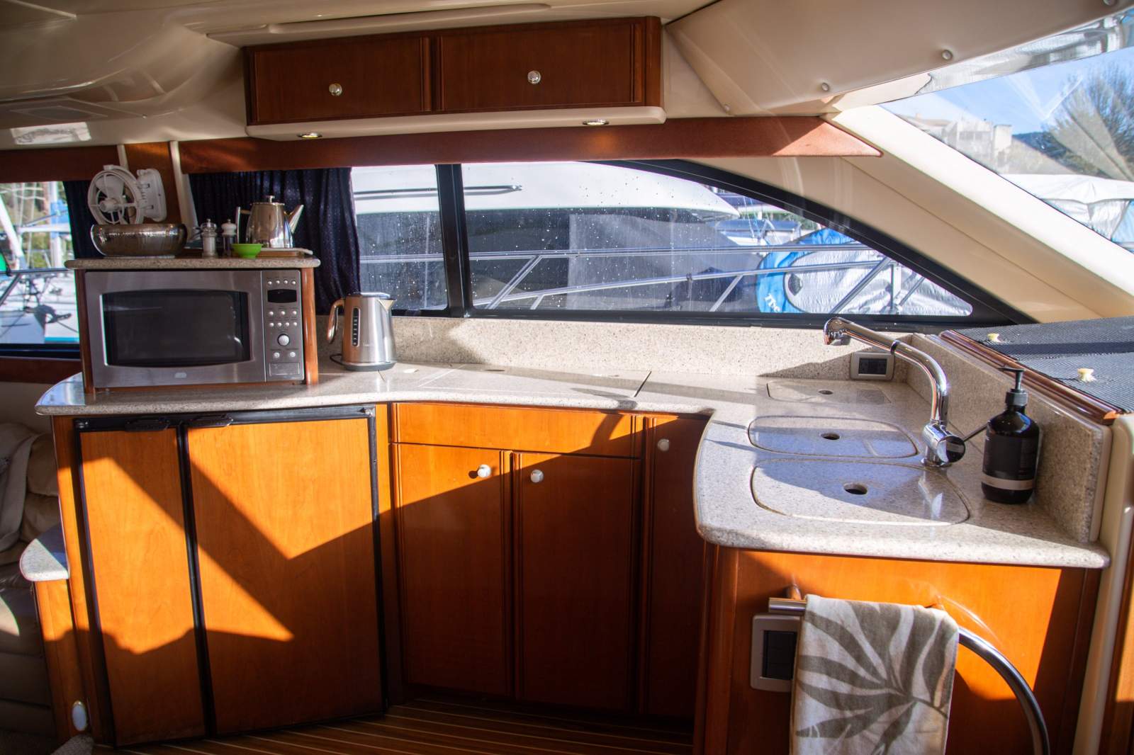 Used Meridian 411 Flybridge Enormous Upgrades! Lower Helm! Uprated ...