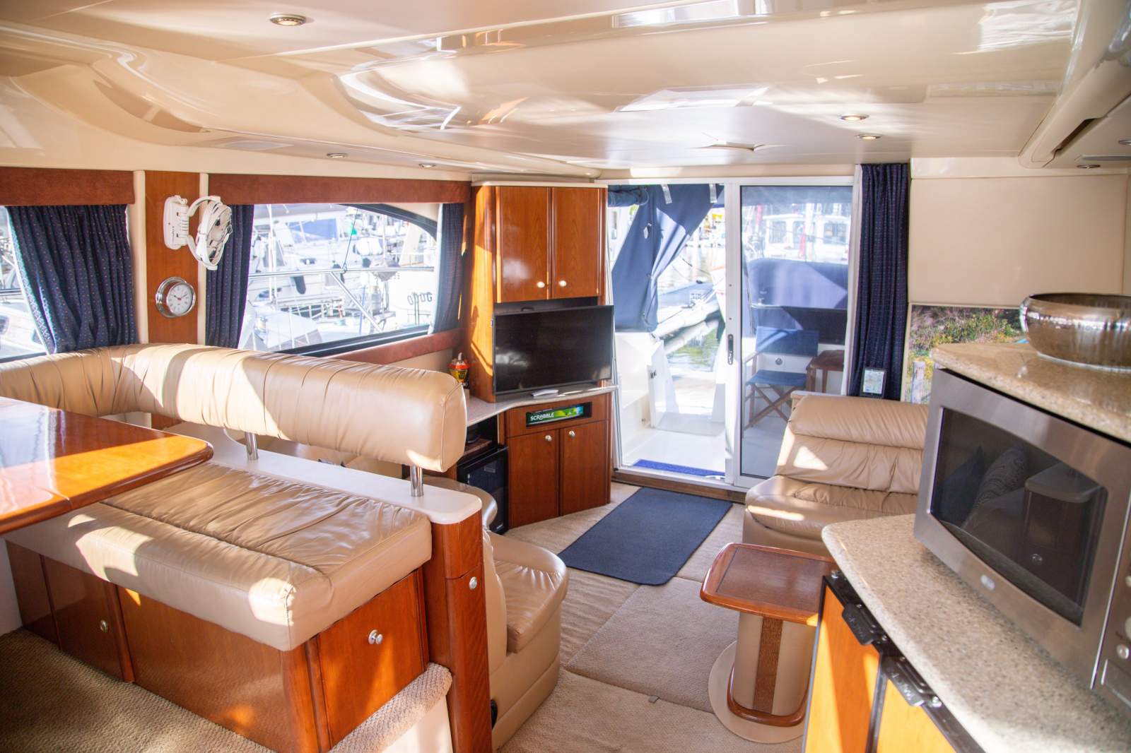 Used Meridian 411 Flybridge Enormous Upgrades! Lower Helm! Uprated ...