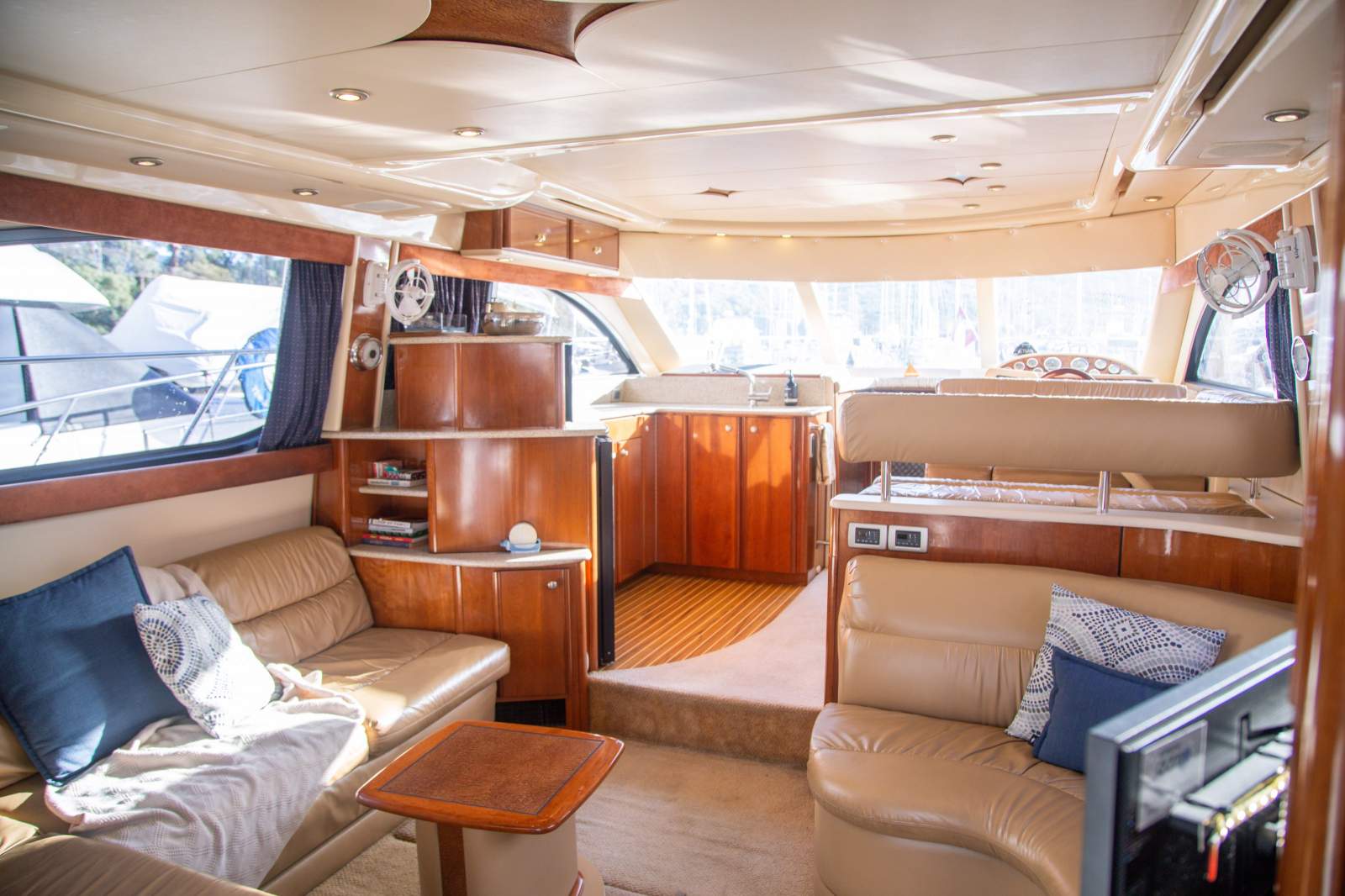 Used Meridian 411 Flybridge Enormous Upgrades! Lower Helm! Uprated ...