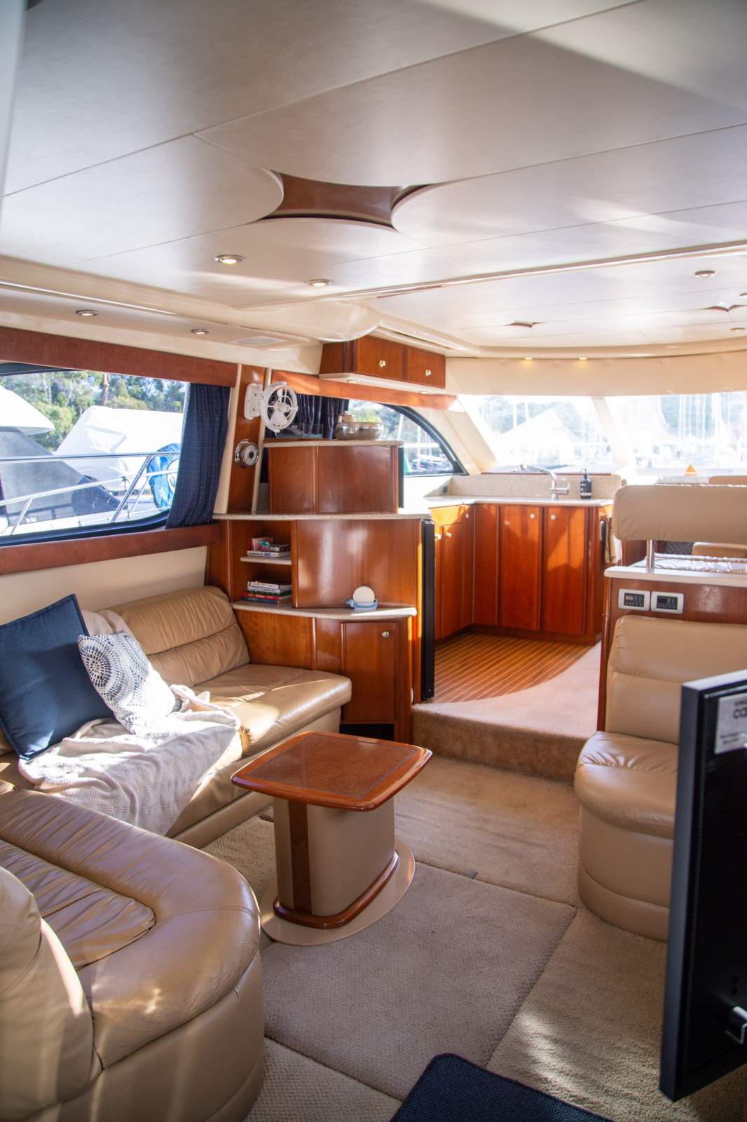 Used Meridian 411 Flybridge Enormous Upgrades! Lower Helm! Uprated ...