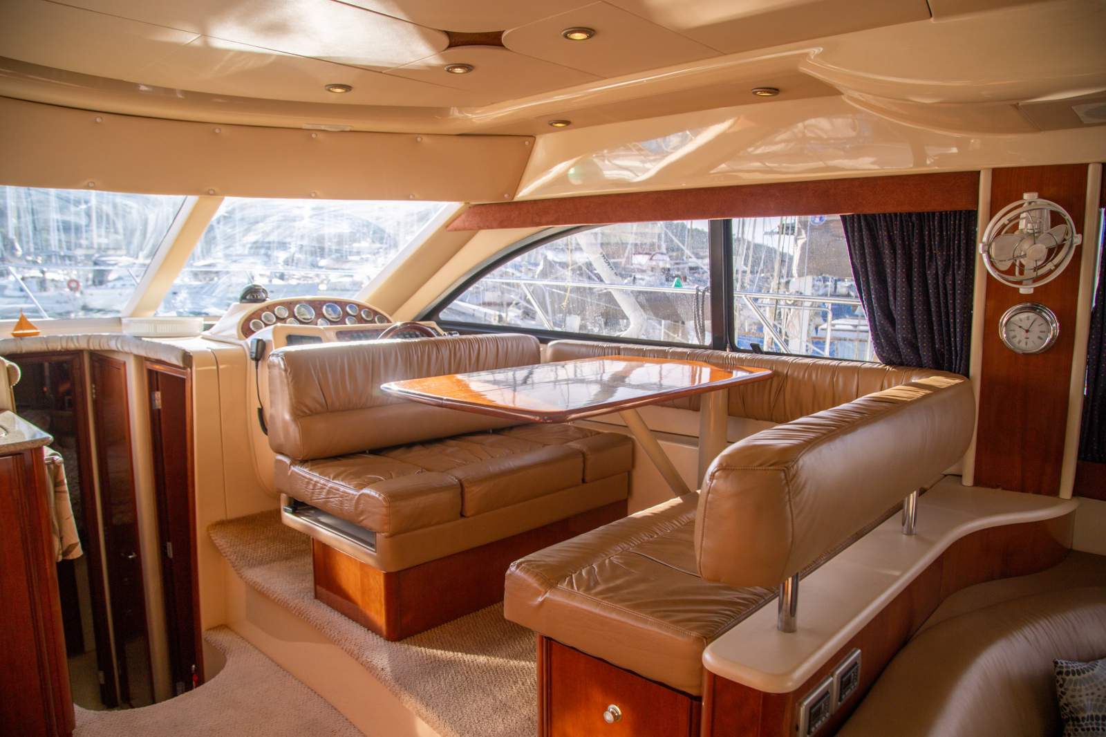 Meridian 411 Flybridge ENORMOUS UPGRADES! LOWER HELM! UPRATED ENGINES ...