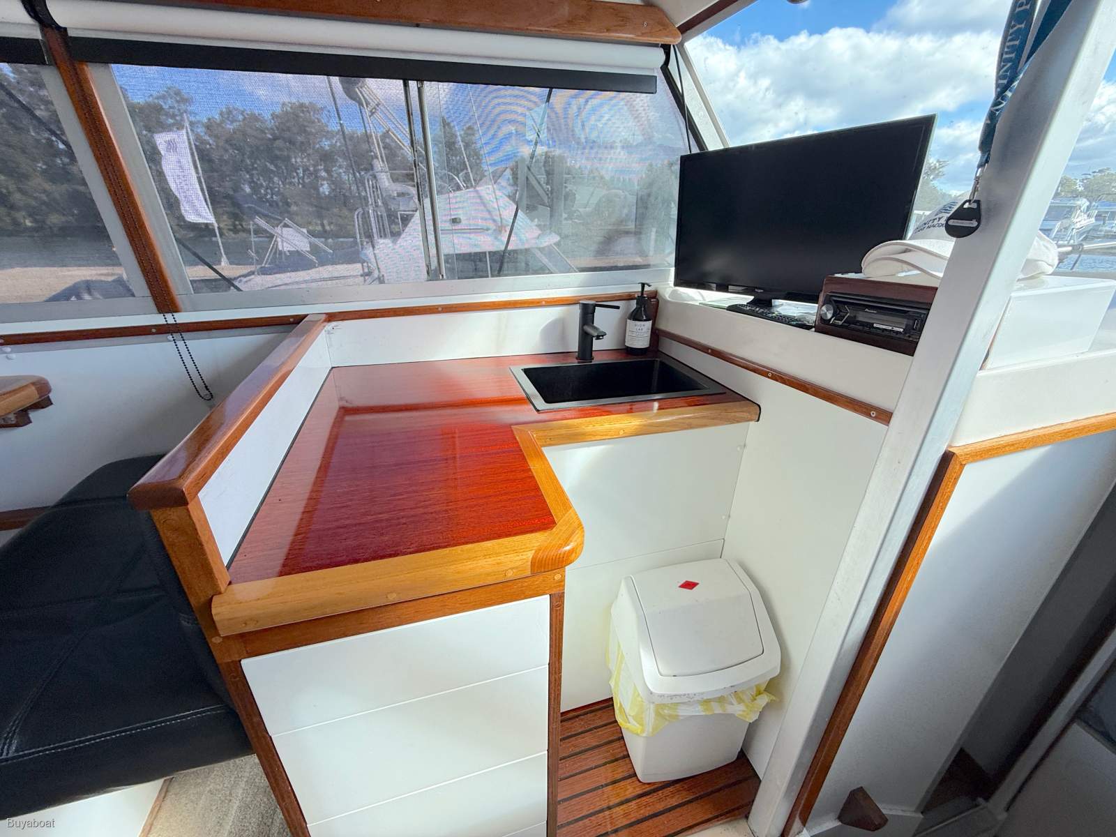 Used Riviera 30 Flybridge for Sale | Boats For Sale | Yachthub