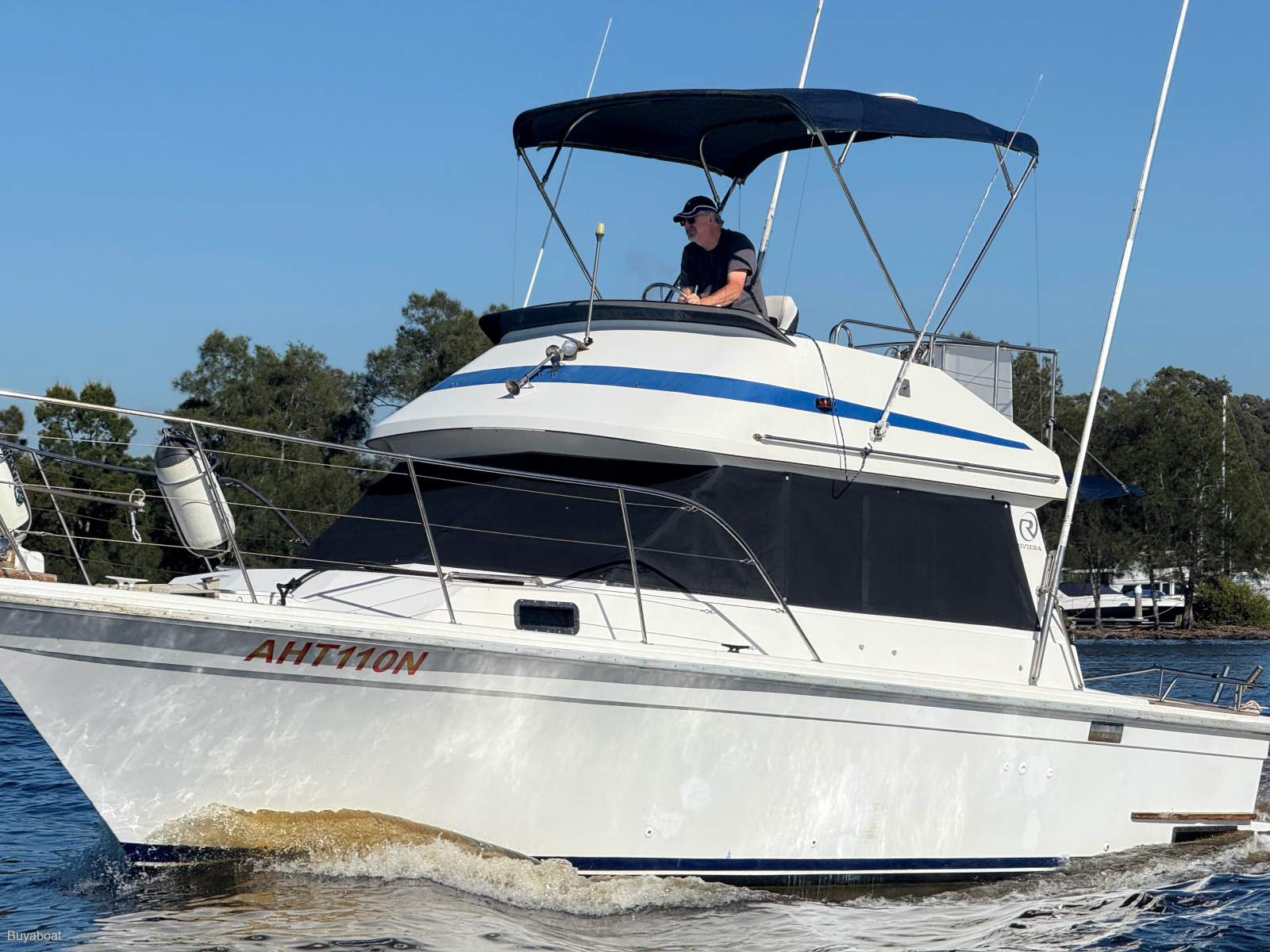 Used Riviera 30 Flybridge for Sale | Boats For Sale | Yachthub