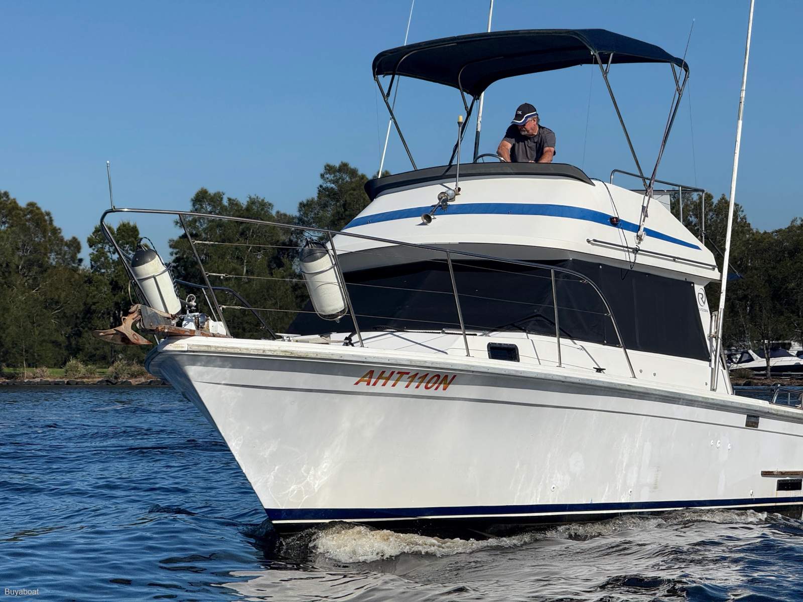 Used Riviera 30 Flybridge for Sale | Boats For Sale | Yachthub