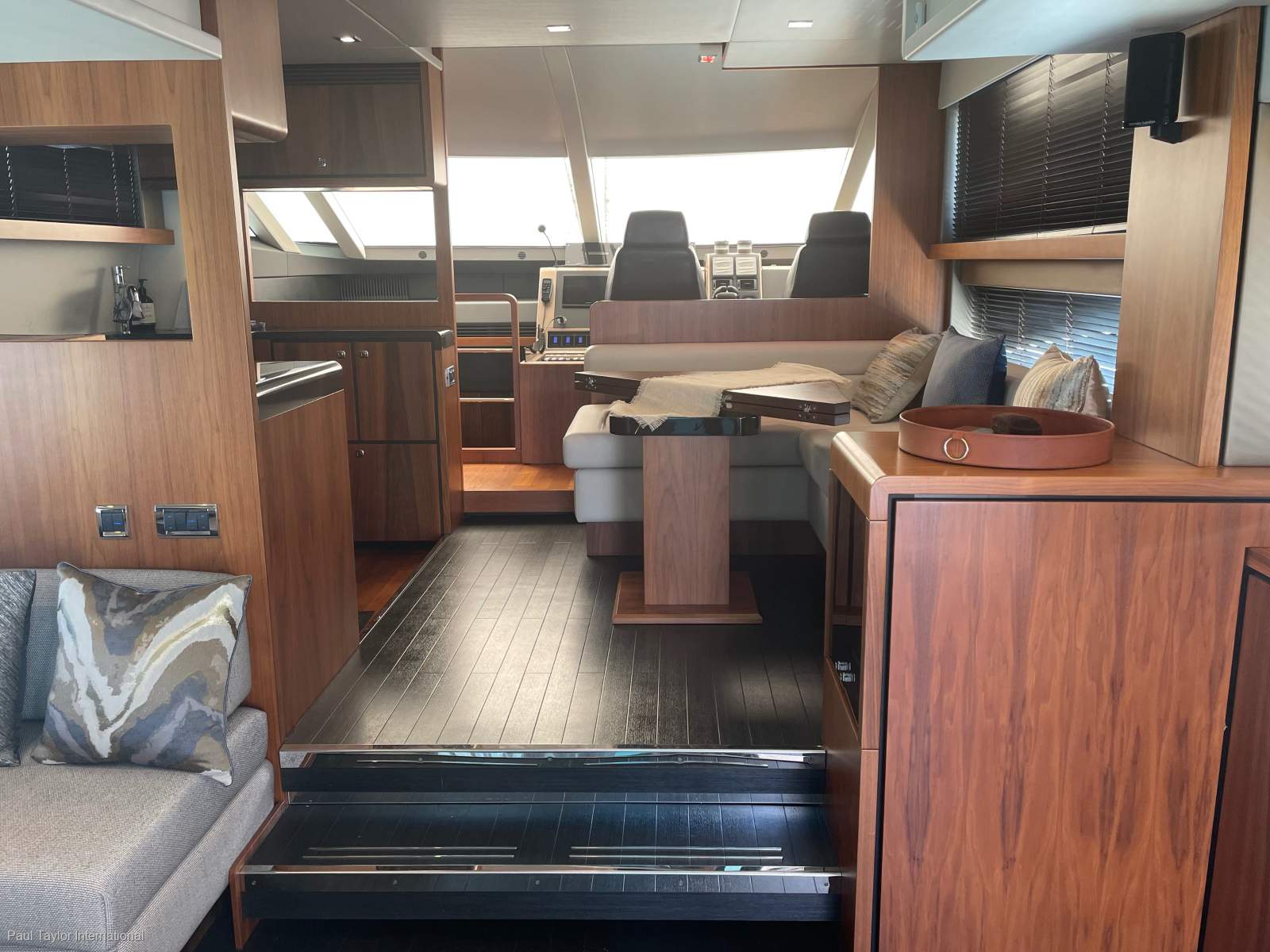 Fairline Squadron 60 Motivated vendor- Well presented Boat! For Sale ...